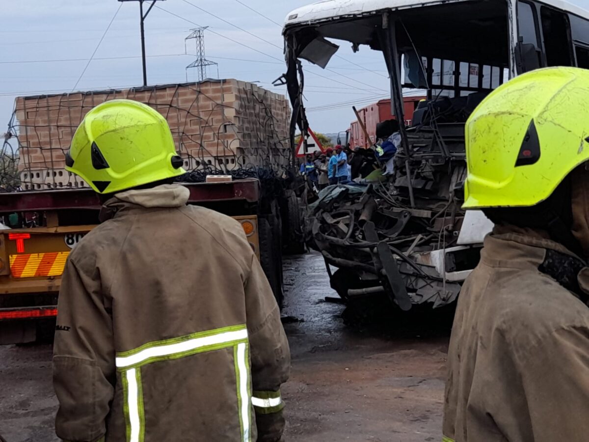 10 Zimbabweans dead in Intercape bus crash near Polokwane - Zimbabwe ...