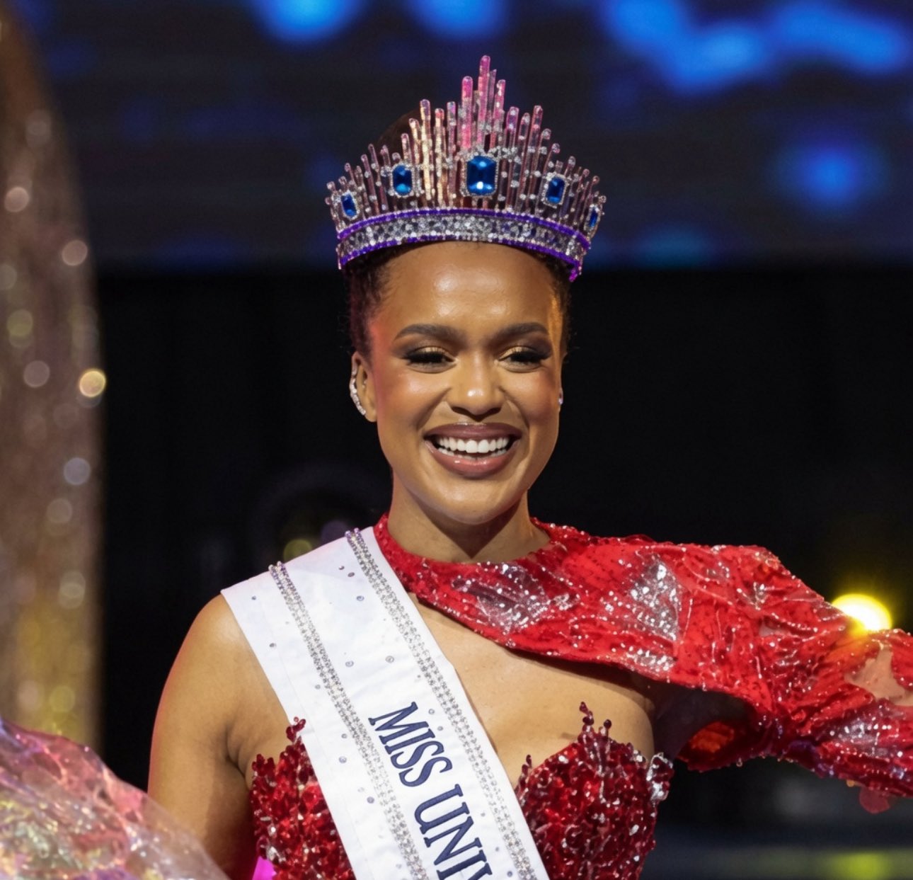 34-year-old Roseanna Hall is crowned Miss Universe Zimbabwe - Zimbabwe ...
